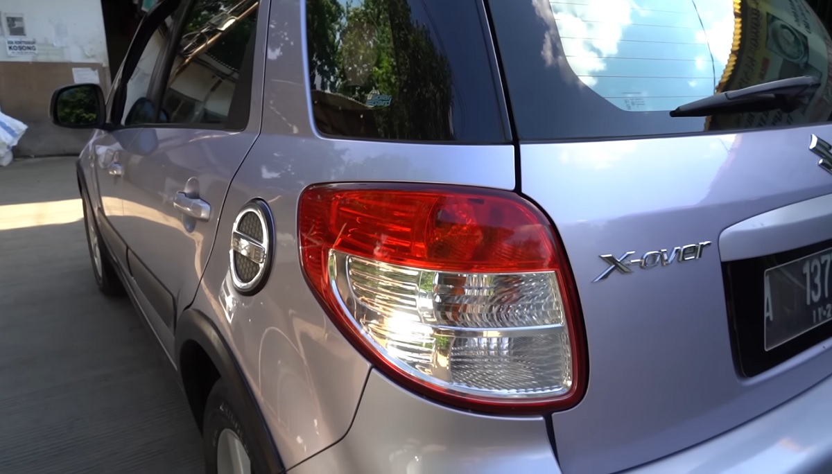 Serupa Tapi Tak Sama, Ini Perbedaan Suzuki X-Over dan SX4